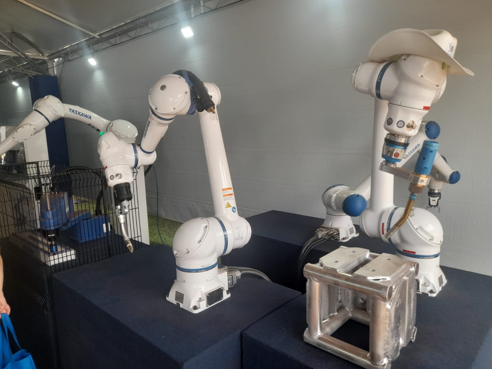 Robôs da Agrishow fazem soldagens, pinturas, aplicam herbicidas e ...